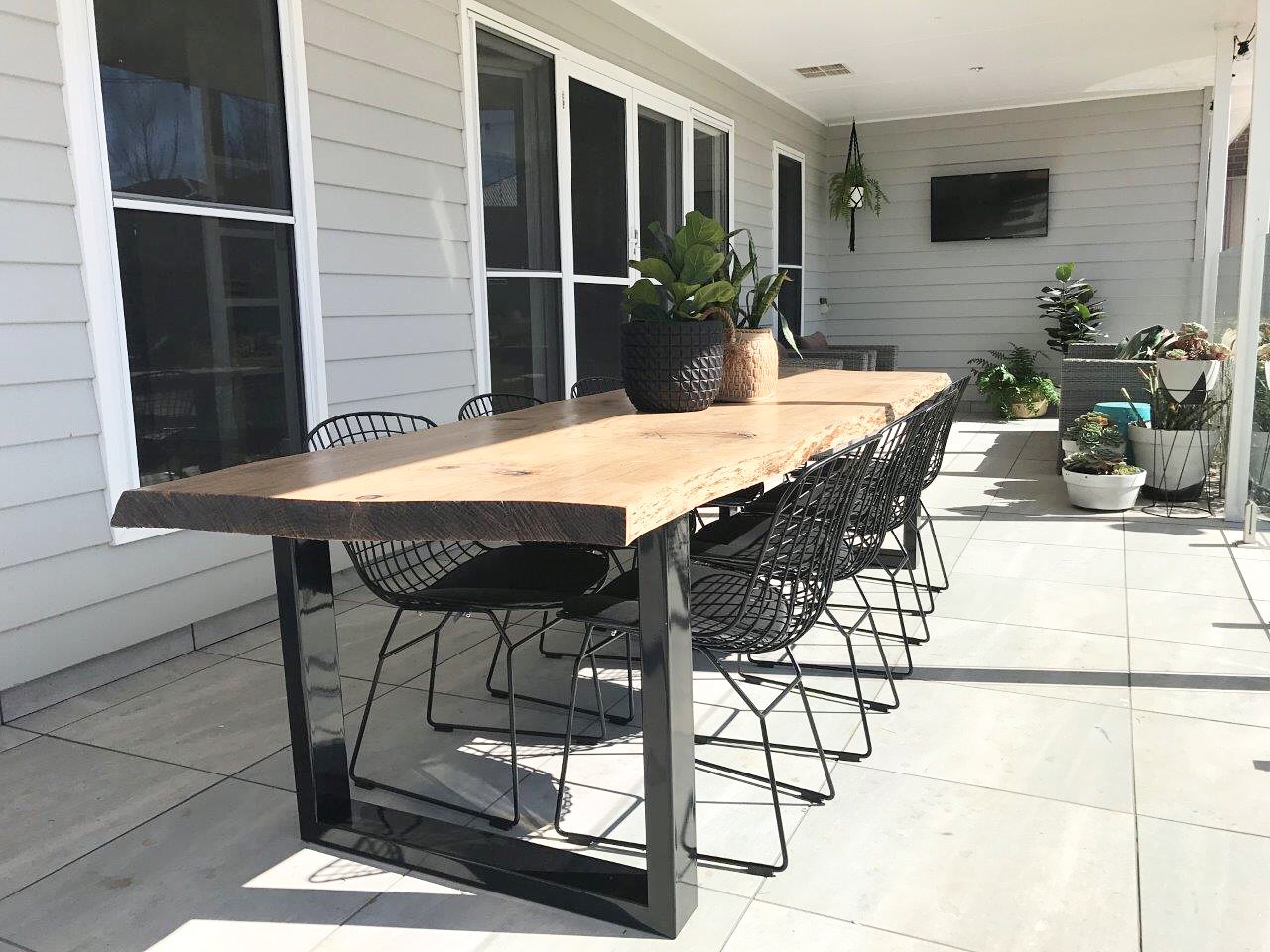 DIY Outdoor Live Edge Table