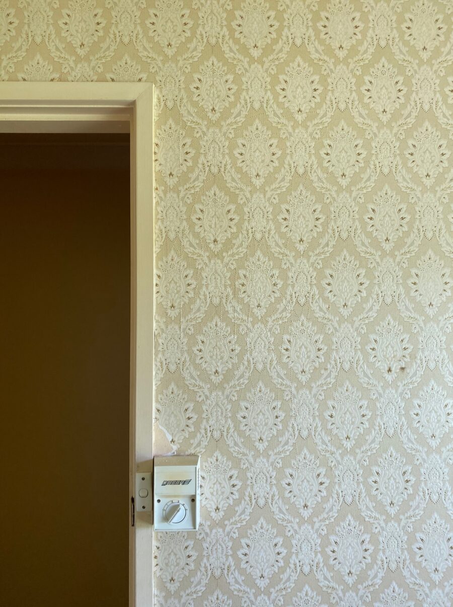 How to easily remove wallpaper